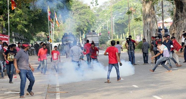 ඊයේ විරෝධතාවේ යෙදුණ අන්තරේ 8 දෙනෙකු රිමාන්ඩ්