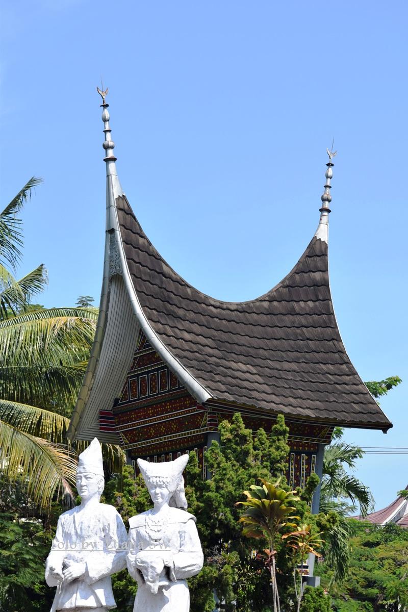 Sistem Kekerabatan Matrilineal Di Minangkabau ~ Pesona Minang Kabau