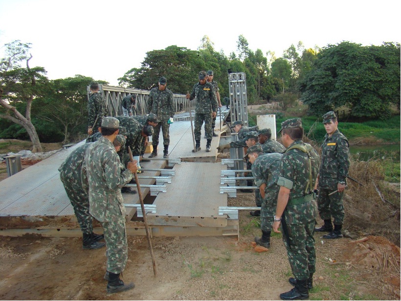 MILITARY BRIDGE OPERATIONS: Brazilian Army Combat Engineers in Ipameri ...