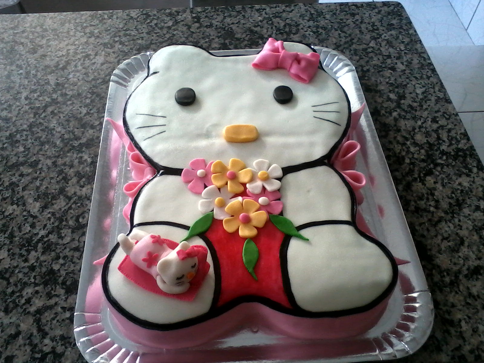 Art's Cakes Bolos Decorados: Bolo em Formato da Hello Kitty