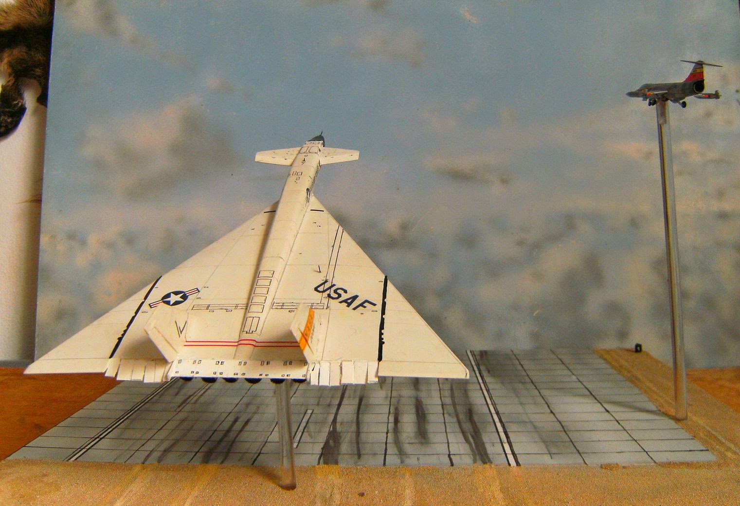 Happyscale-Modellbau: North American XB-70 Valkyrie & Lockheed F-104N ...