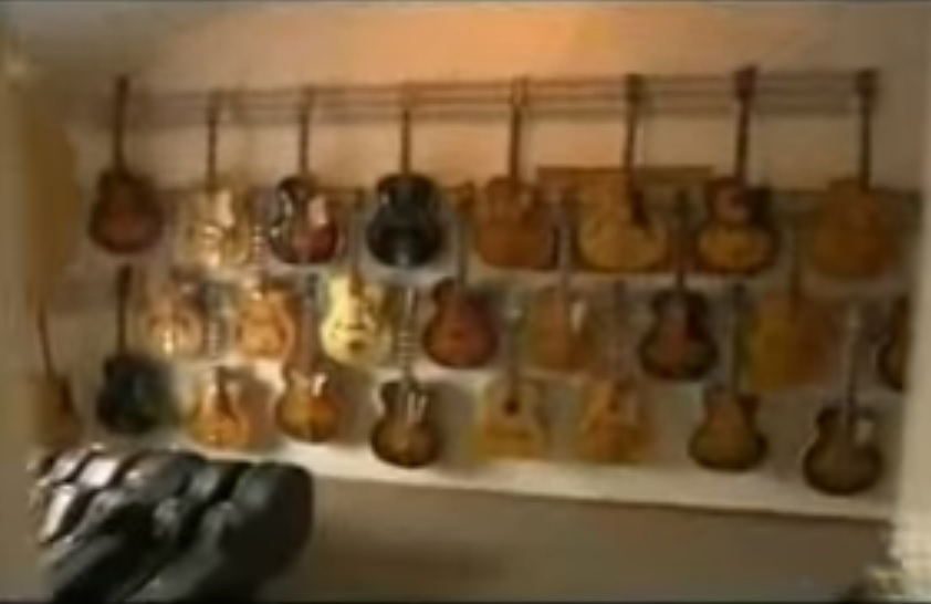 Gunz Guitar costum: Randy Bachman - Featured Items From His Collection