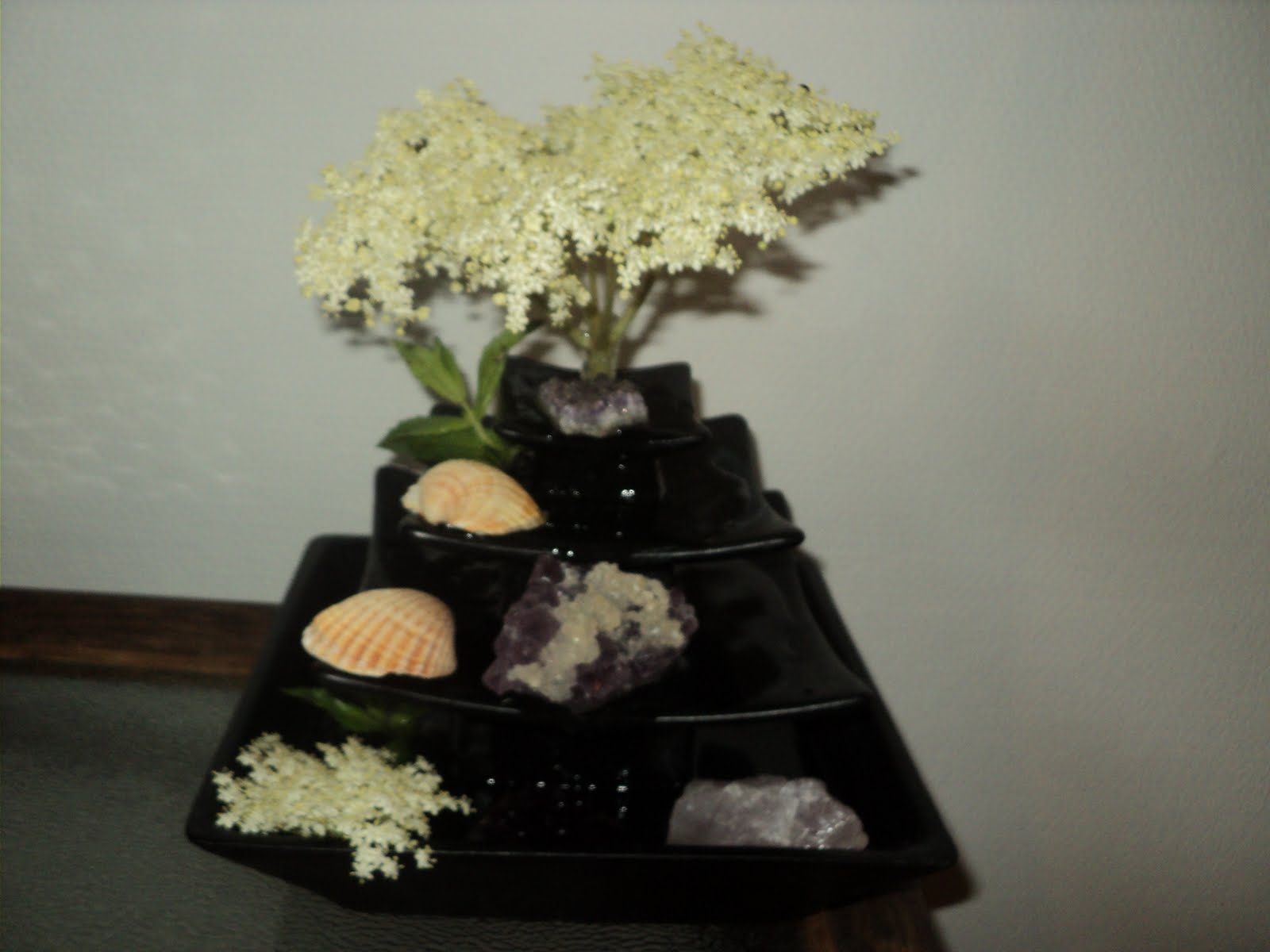 naturalete si firesc: Miresme de menta si floare de salcam, maces, si soc