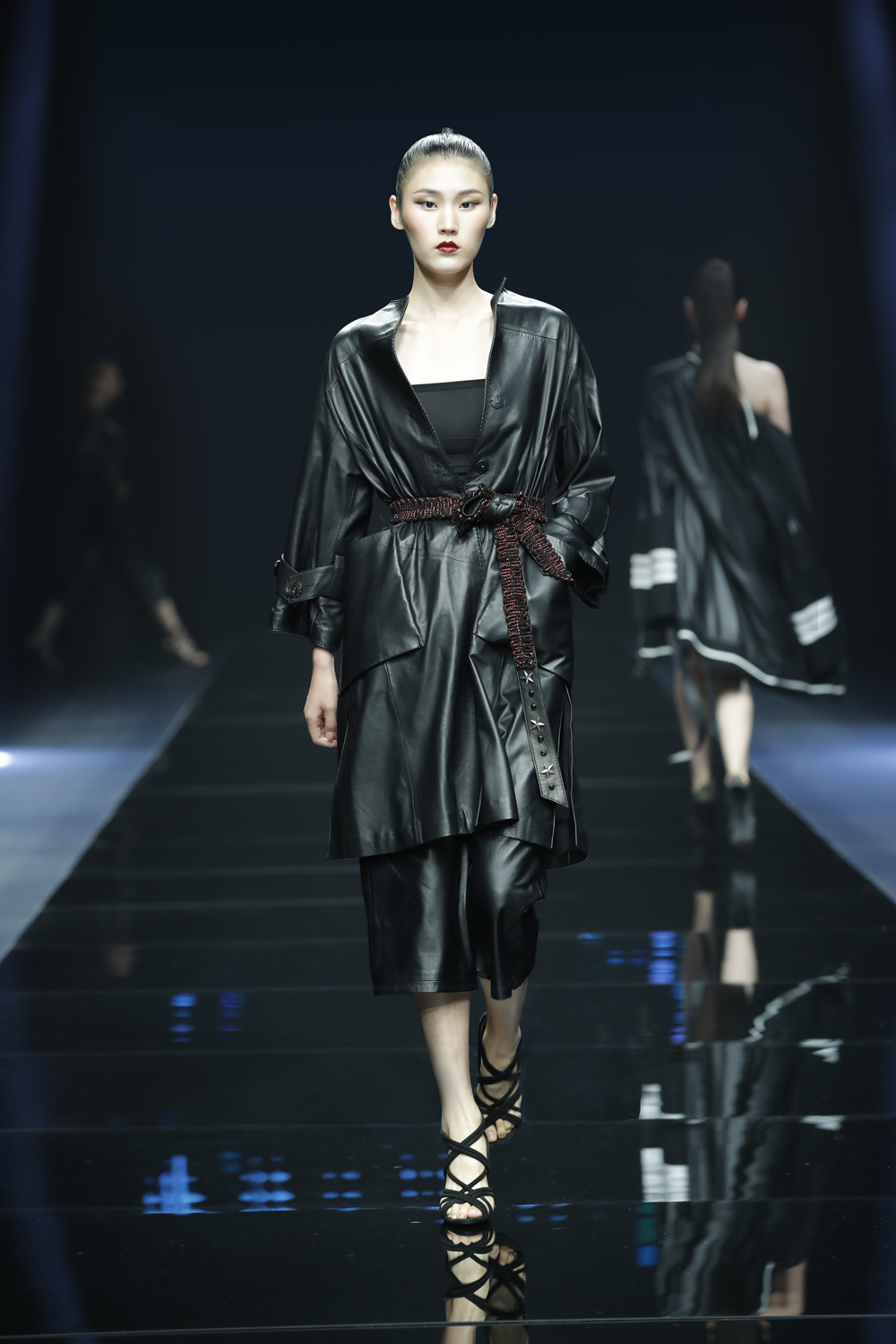 © Moda Glamour Italia: Fashion Haining: Debutta a Milano Moda Donna