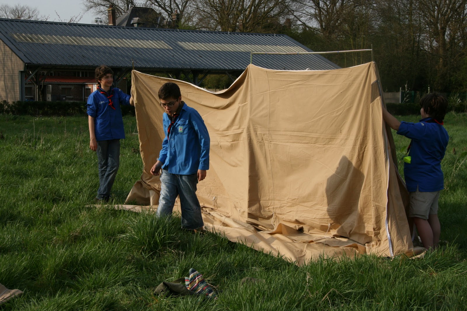 Scouts et Guides de France Lambersart: INSTALLATION DU CAMP