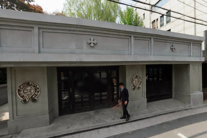 How to Get to Chrome Hearts