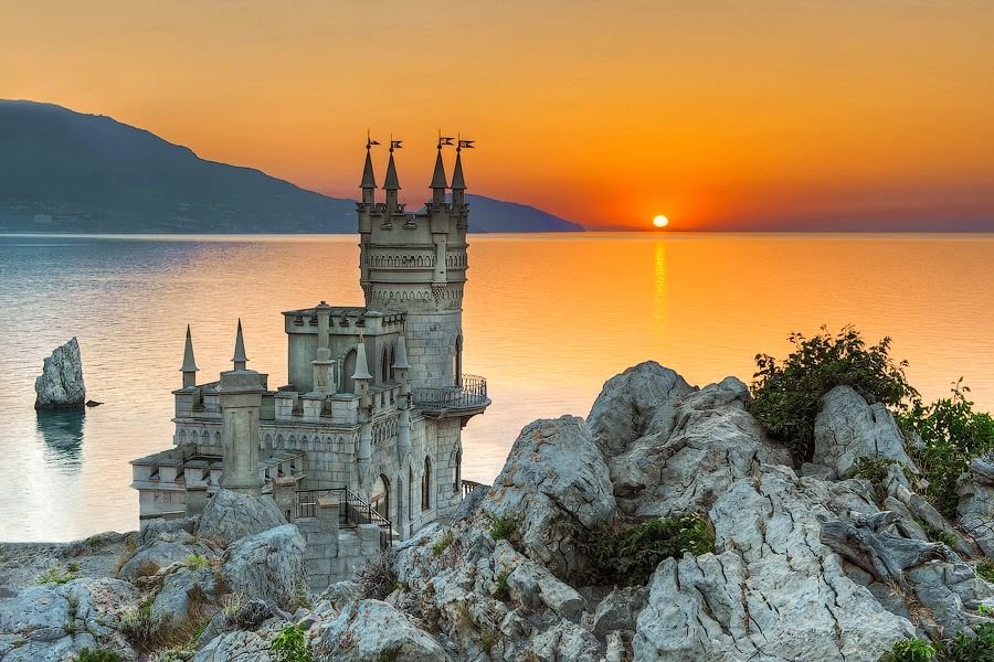 The biggest list : 35 of the most amazing castles around the world!