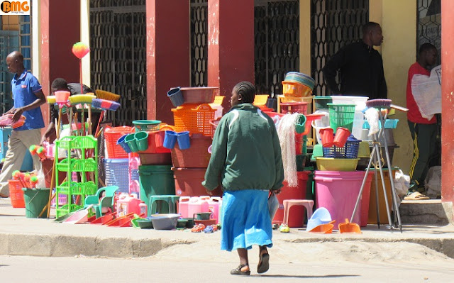 Baadhi ya wafanyabiashara wadogowadogo wamachinga walioko maeneo ya ya ...