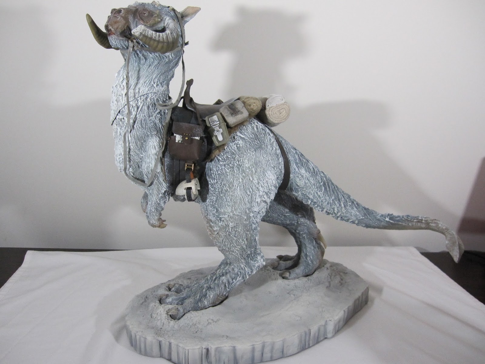 Kool Kollectibles: Sideshow Collectibles Tauntaun Deluxe statue