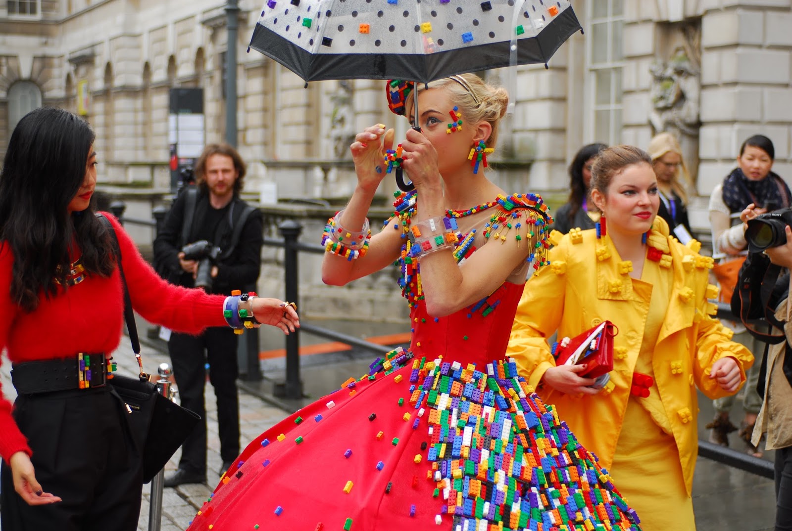 Cycle in Heels : THE LEGO DRESS FOR THE FASHION WEEK