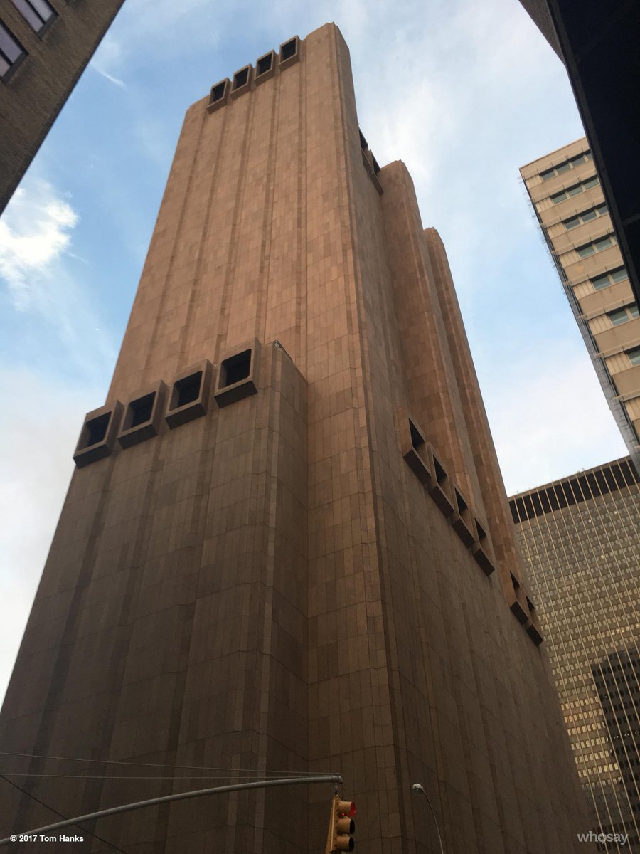 HUMANIDAD Y COSMOS: EL ENIGMÁTICO RASCACIELOS SIN VENTANAS DE NUEVA YORK