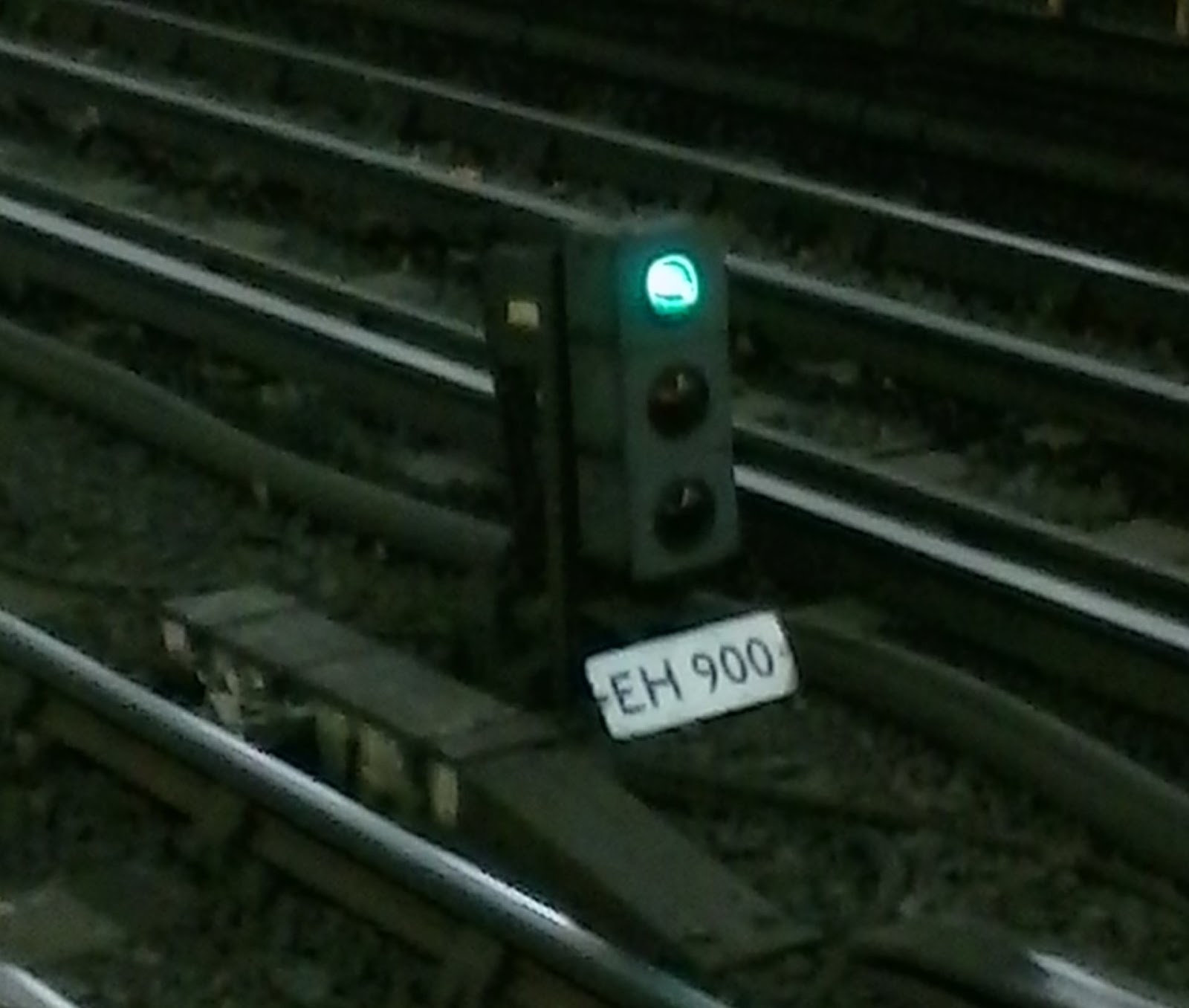 A Tube User's Travels: LU Signalling