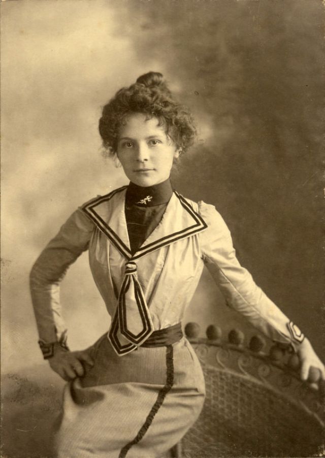 44 Studio Portrait Photos of Young Ladies That Show Glamorous Beauty in ...