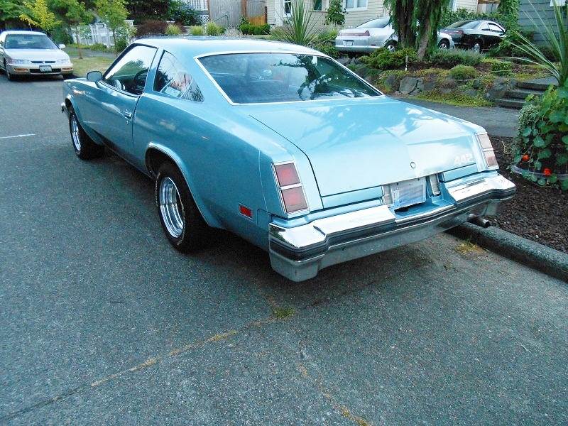 Seattle's Parked Cars: 1976 Oldsmobile 442