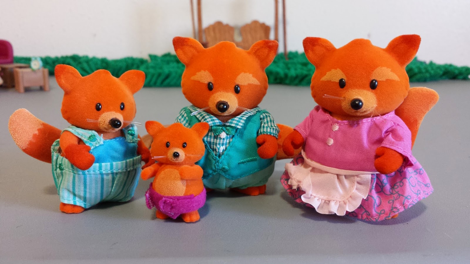 Emily's Toy Addiction Blog: Li'l Woodzeez Tippytails Fox Family by ...