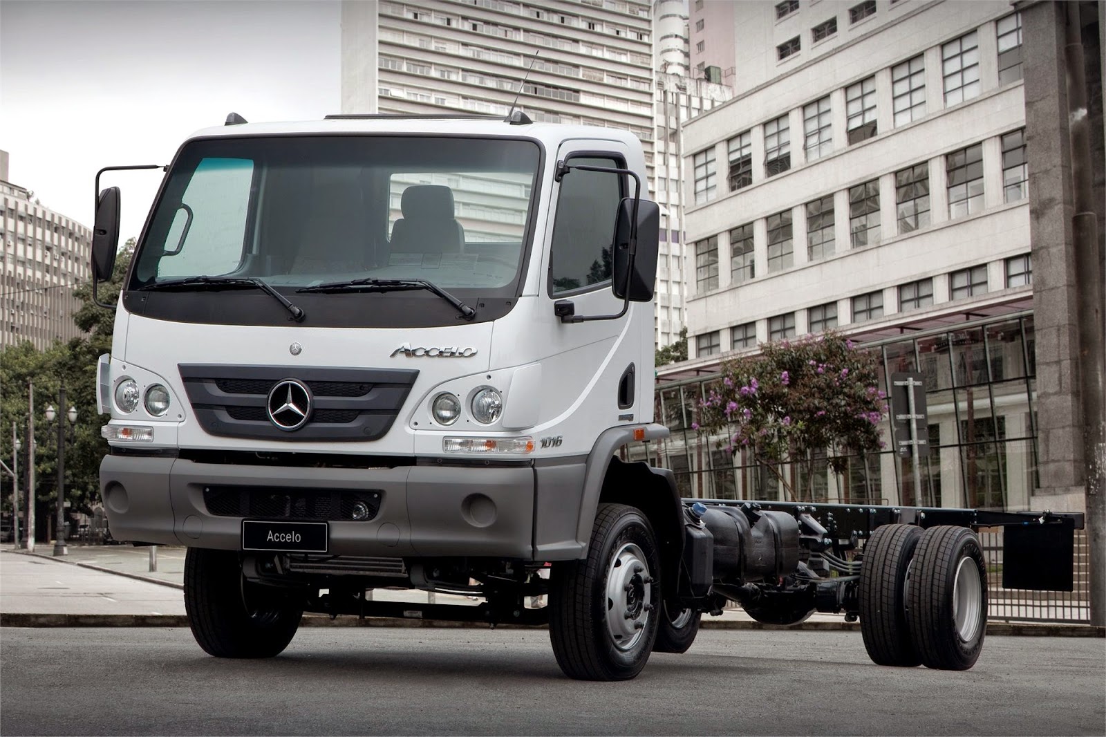 Accelo 1016 ganha mais robustez e flexibilidade com freio a tambor