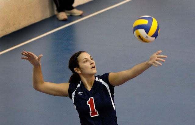 Jenis Servis Yang Benar Dalam Permainan Bola Voli - Bola Voli