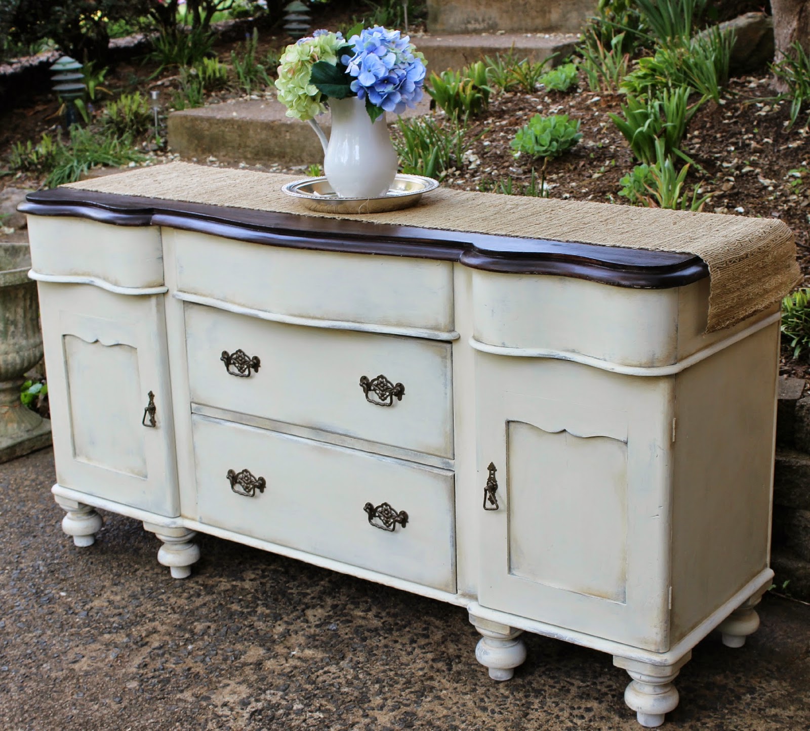 Vintage Country Style: Buffet Rehab