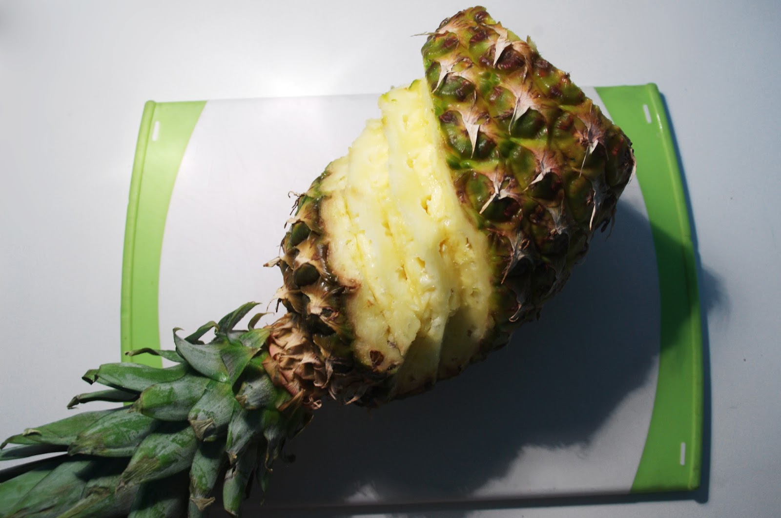 Explora Gourmet: Zumo de piña y apio al jengibre y hierbabuena