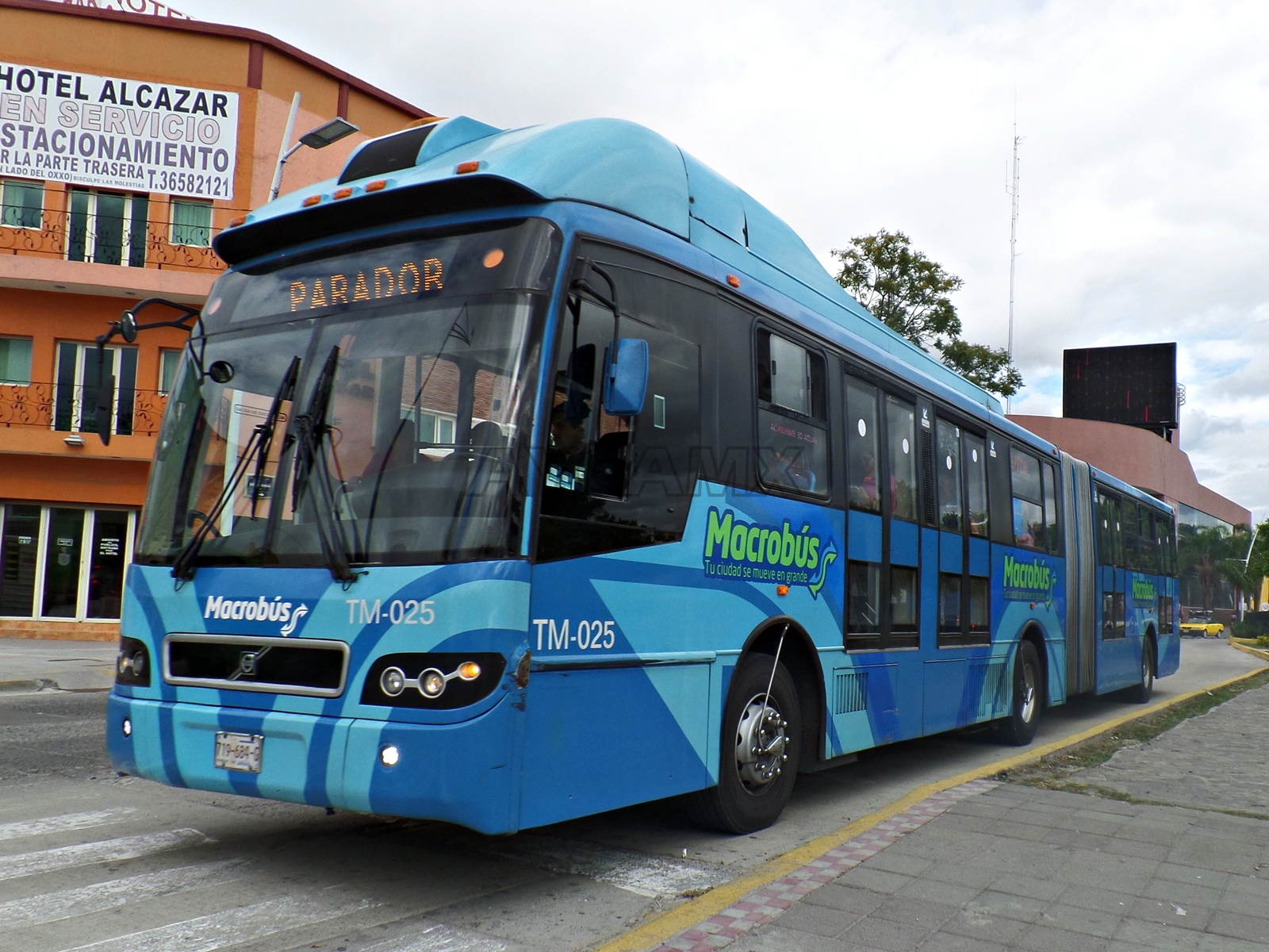 AYCAMX - Autobuses y Camiones México : Camiones Jalisco 15. Macrobús