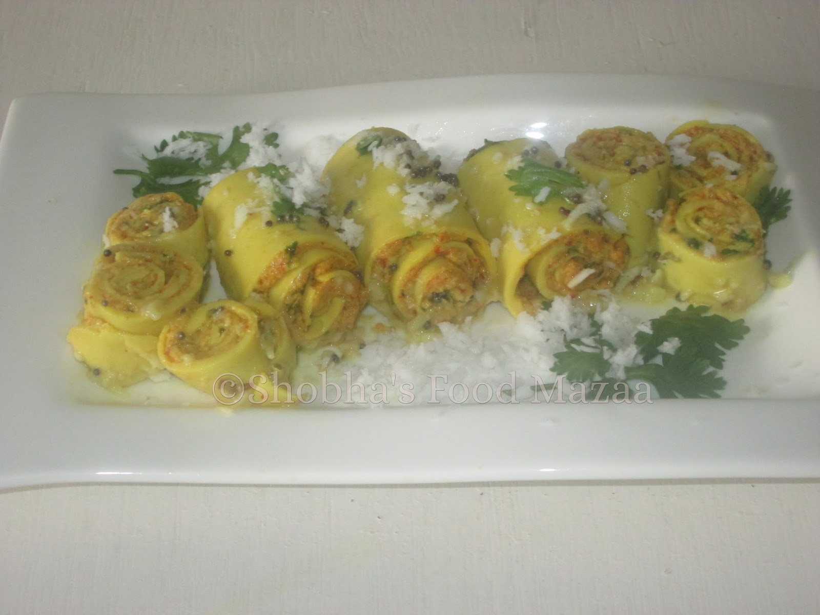 Shobha's Food Mazaa: STUFFED KHANDVI