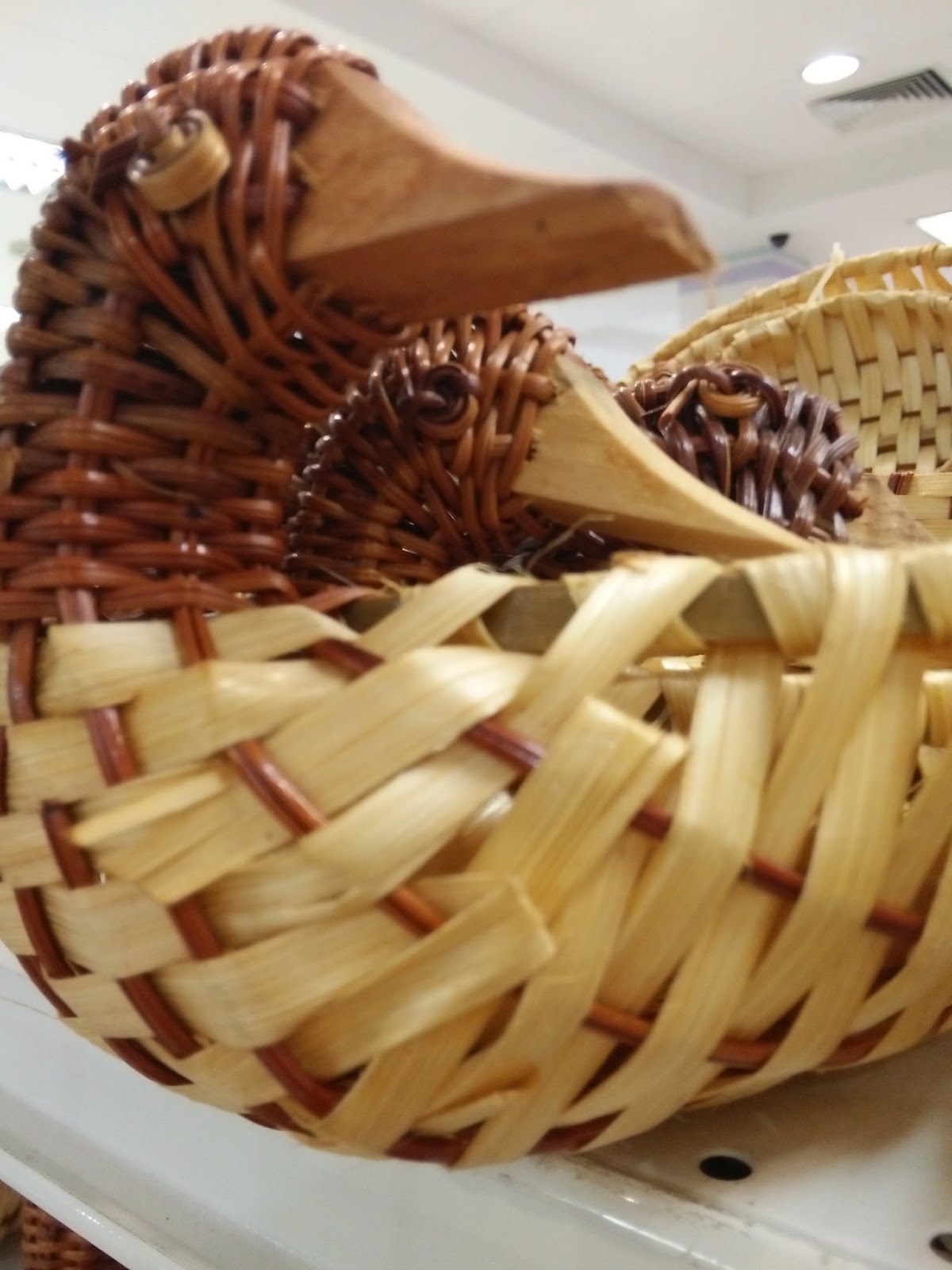 Koleksi Barangan Sarawak: Bakul Buluh Anyaman Berbentuk Itik Sarawak