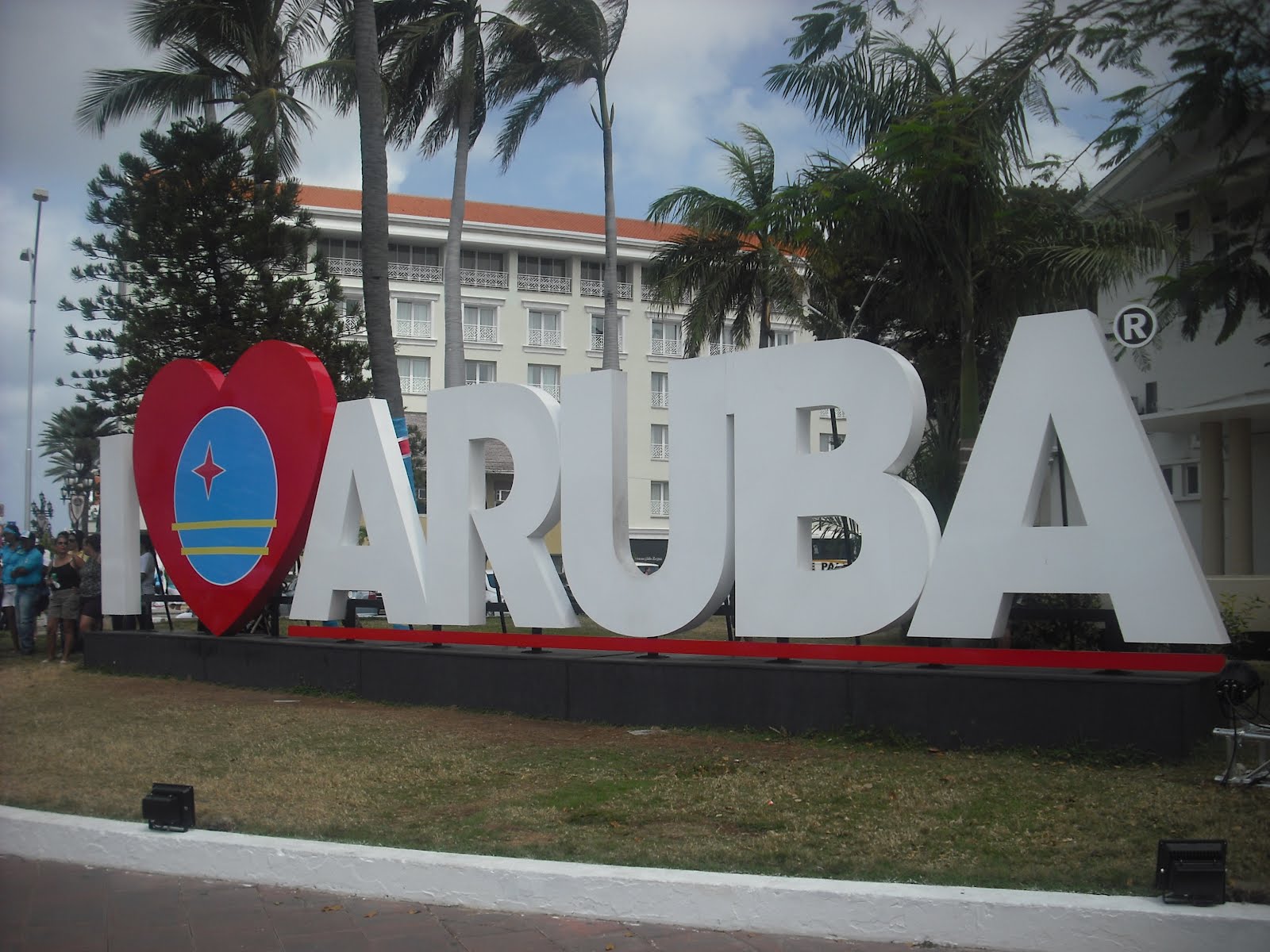De belevenissen van de Familie Fingal op Aruba: Dia National 2012 (Dia ...