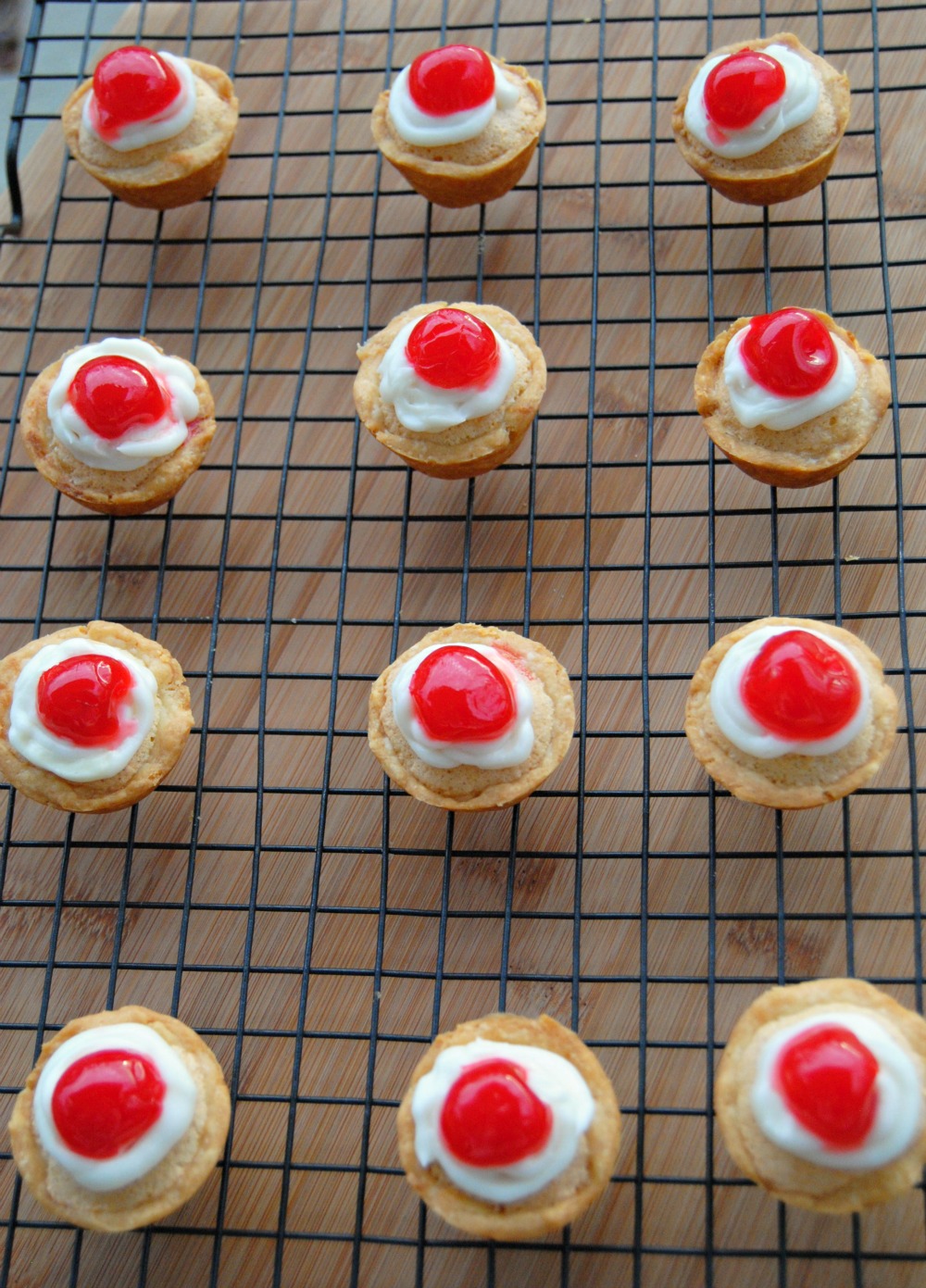 SteakNPotatoesKindaGurl: Mini Almond Tarts