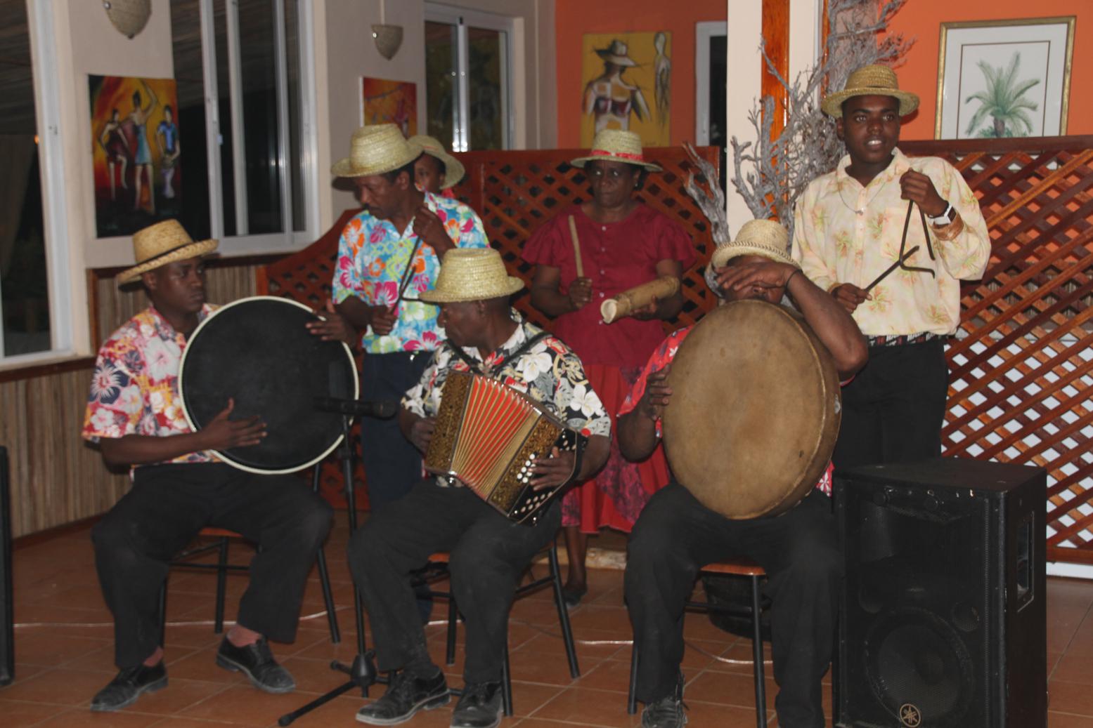 Le Vacancier de l'ile Rodrigues: Le séga: "Chante Rodrigues, danse ...