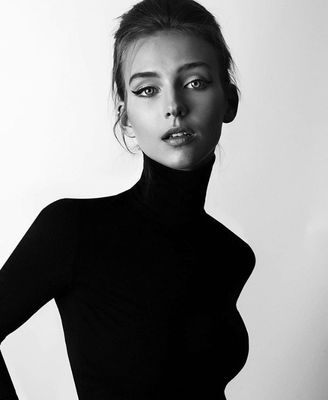 Pulse Management: Our Pulse: Rachel Cook is as Gorgeous as Ever!