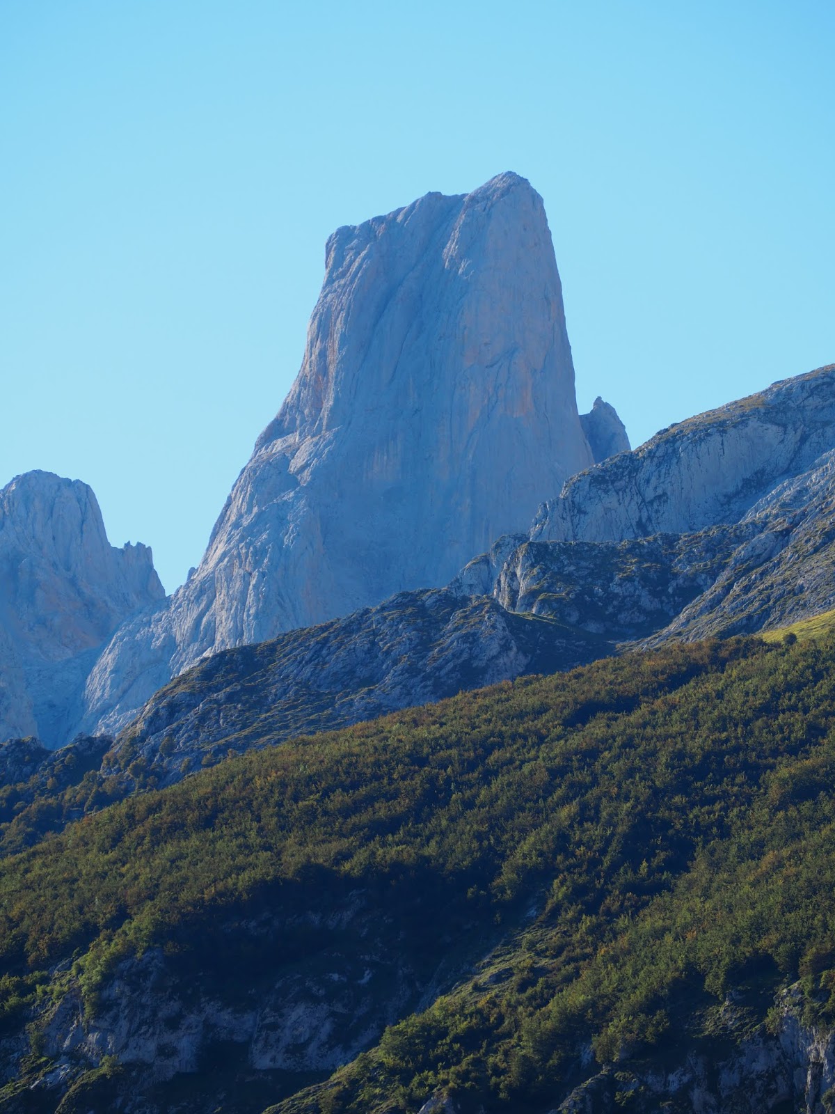EL MOCHUELO CURIOSO: Ruta SUBIDA A BULNES - PICOS DE EUROPA.