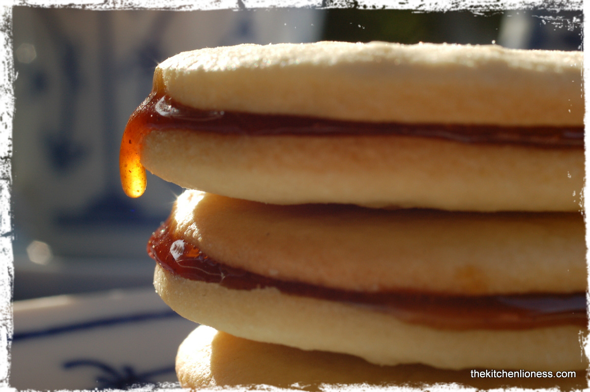 The Kitchen Lioness: Butter Cookies with Caramel Filling - "Stroopkoeken"