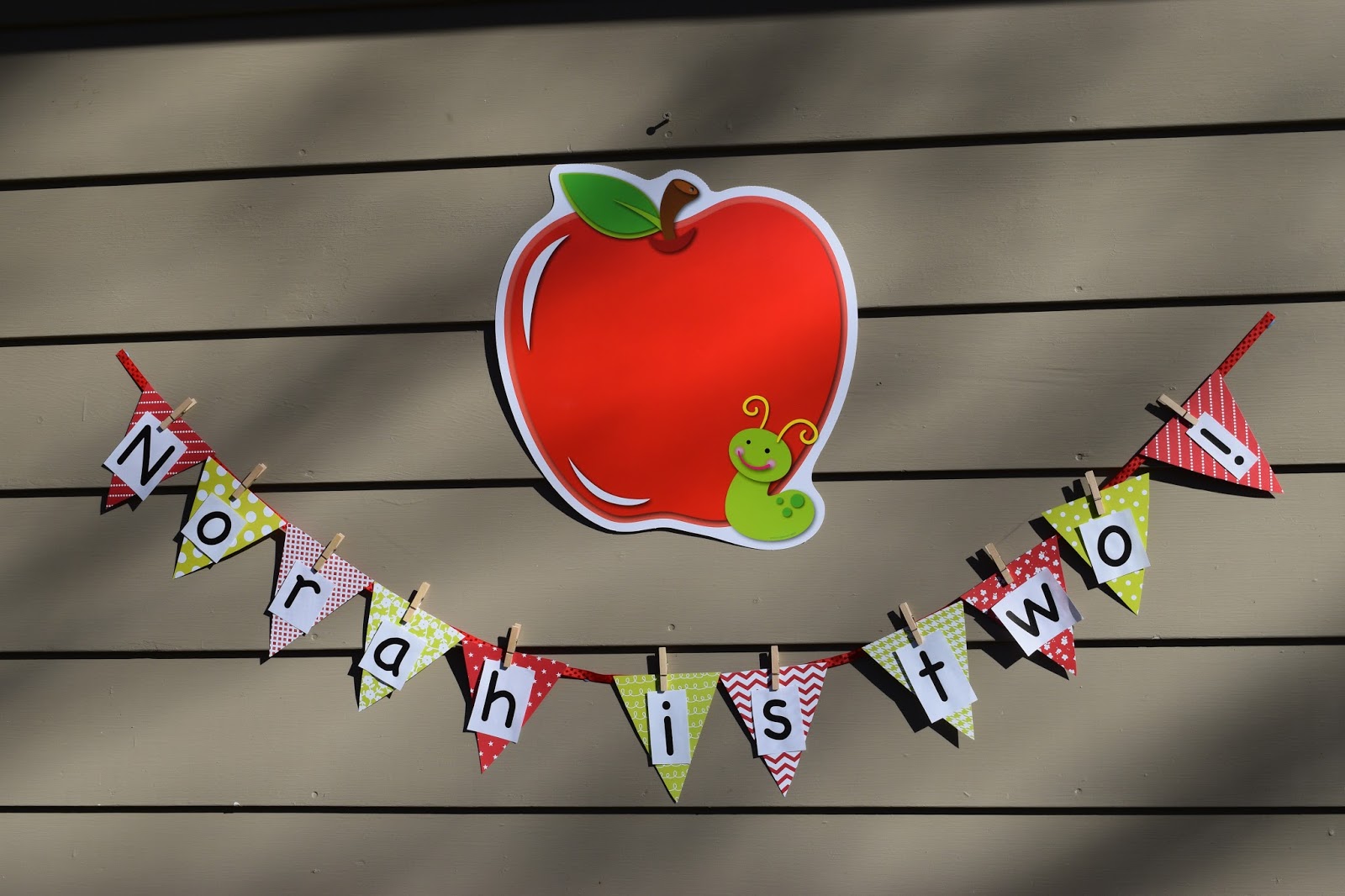 Norah's 2-year-old apple birthday party decorations. ~ A Day with the ...