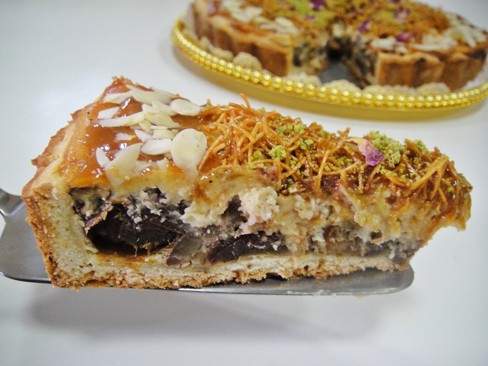 Maryam's Culinary Wonders: 1104. Date Rahash Tart