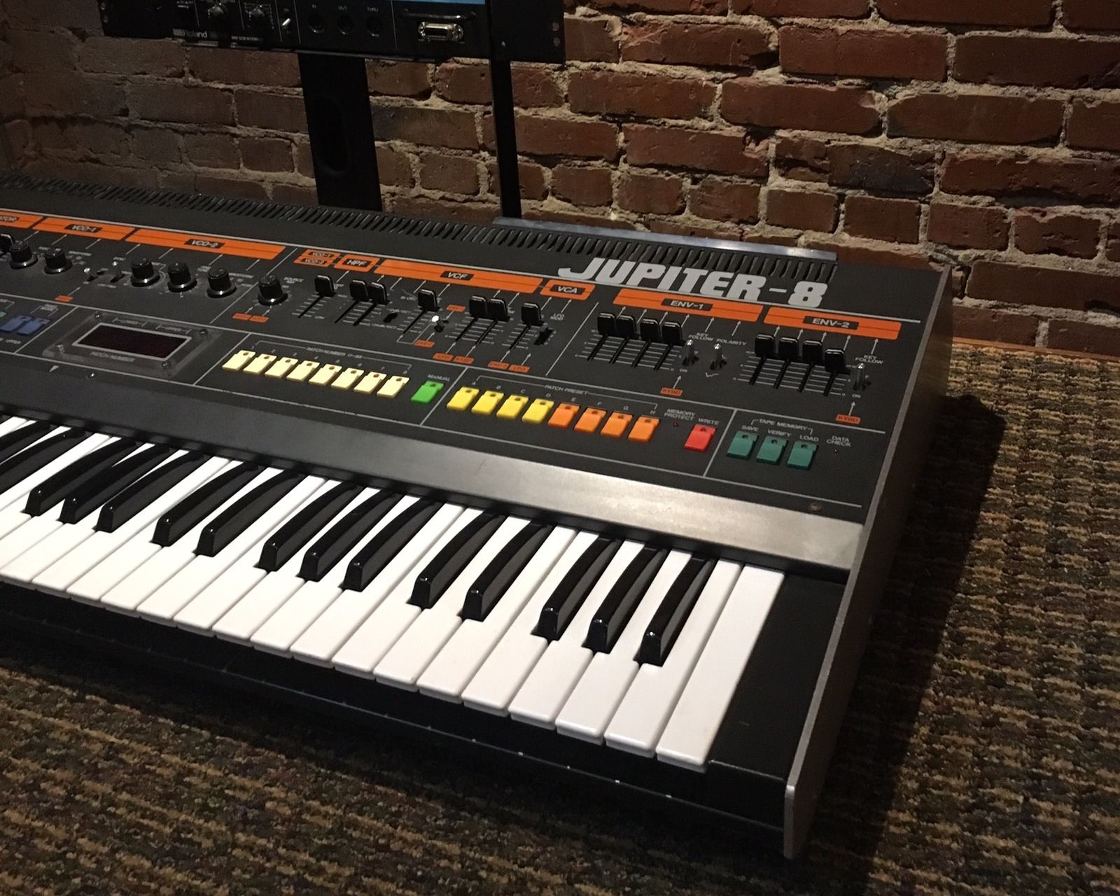 MATRIXSYNTH: Vintage Roland Jupiter 8 s/ $are MD-8 Midi to DCB Unit
