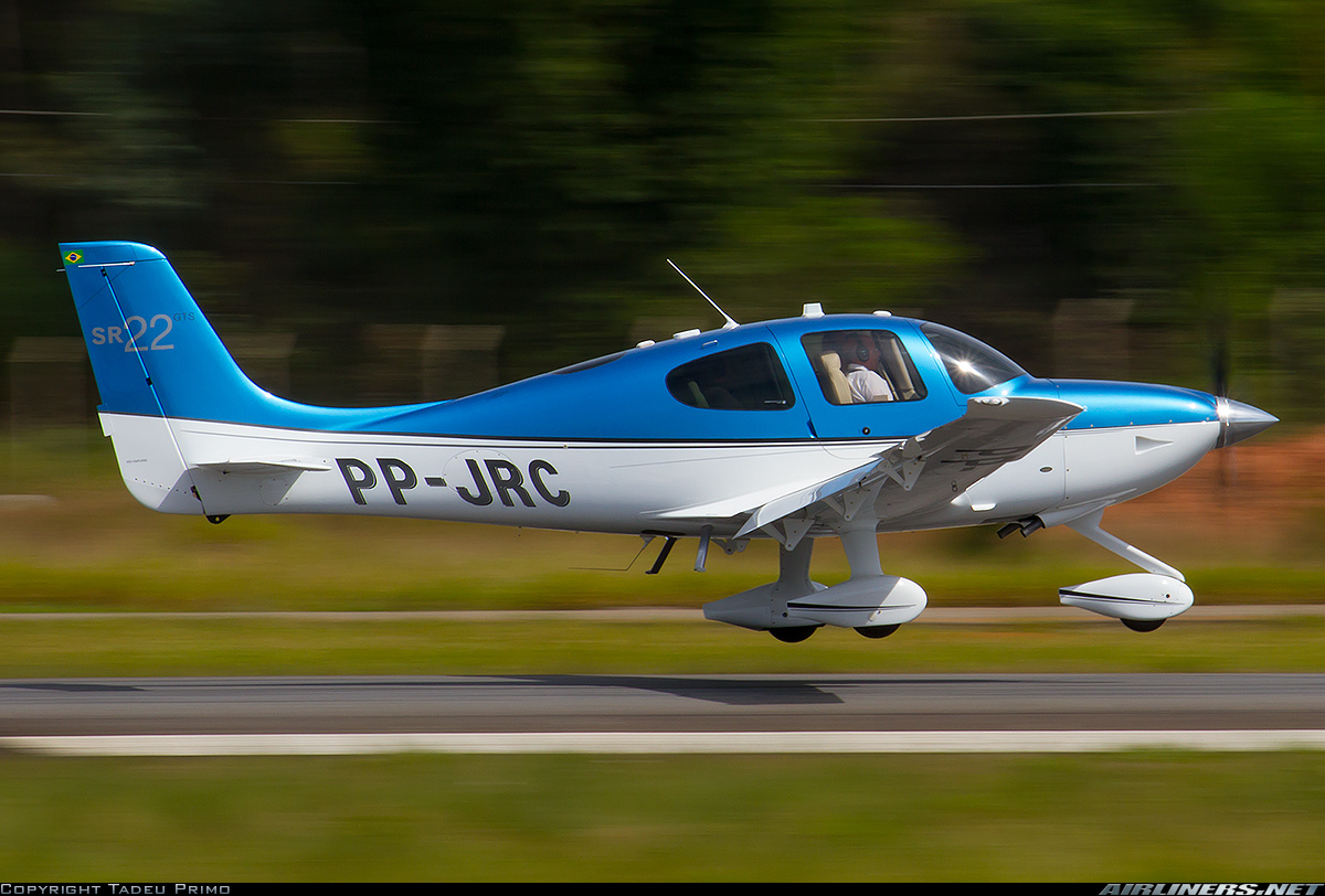 AEROMARANHAO: Cirrus SR 22 - Conheça o avião que já vem com paraquedas