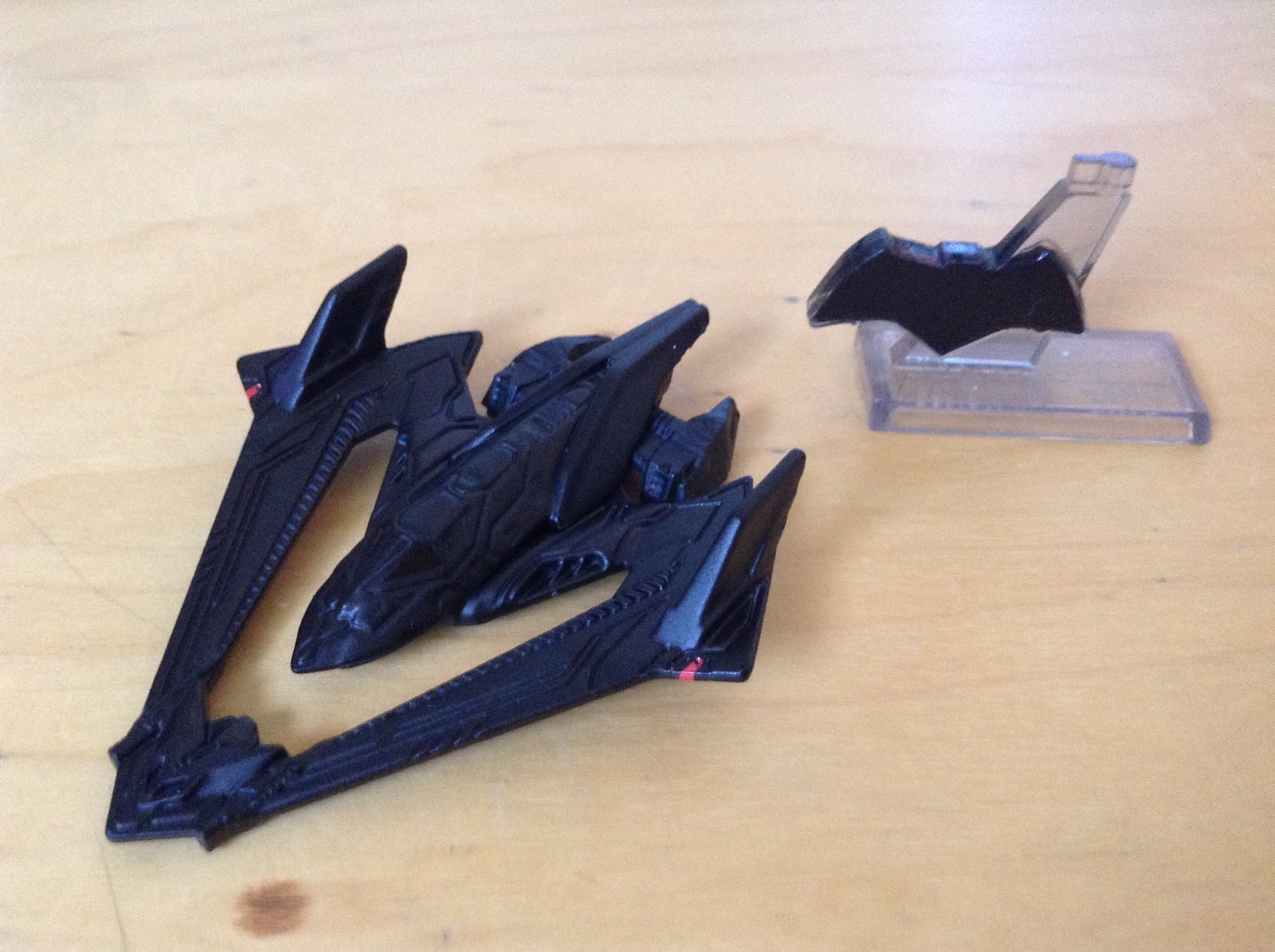 JULIAN'S HOT WHEELS BLOG: Batwing (2016 Retro Entertainment - Batman v ...