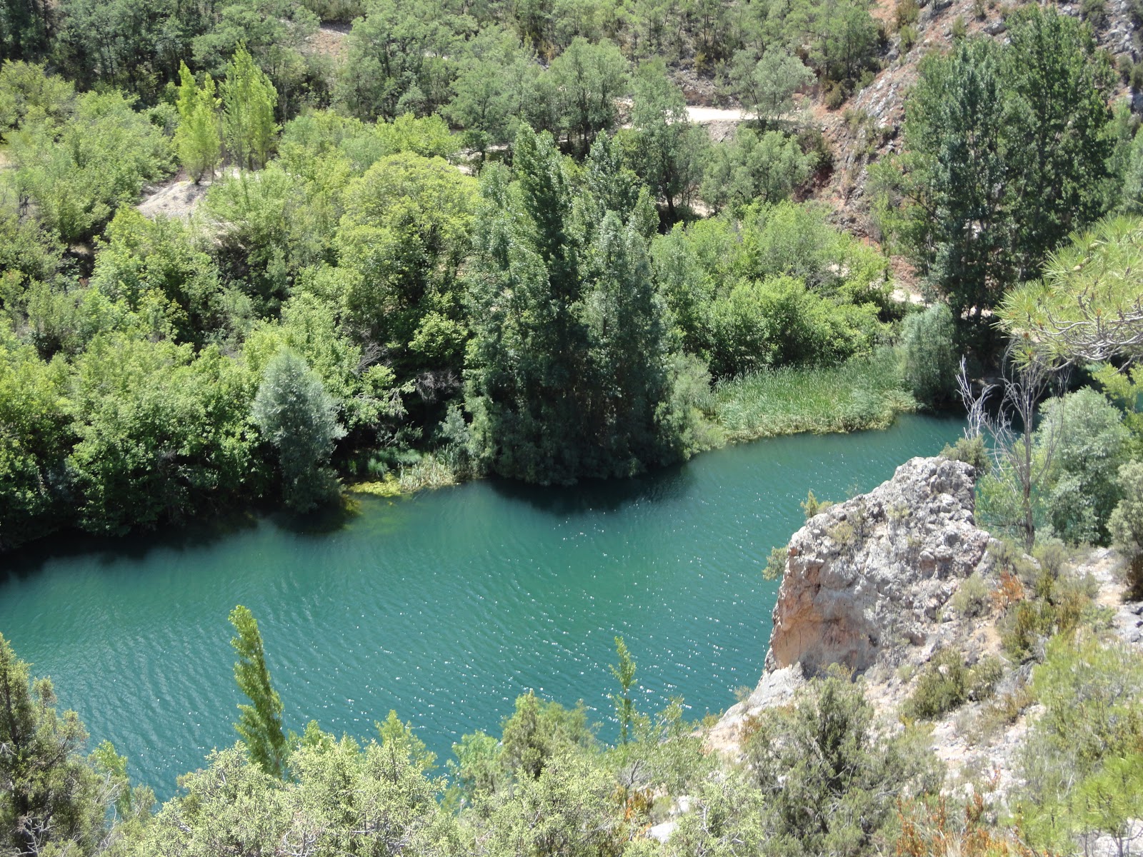 LA PRESA Y EL MANANTIAL DEL CAMPILLO (-AT-)