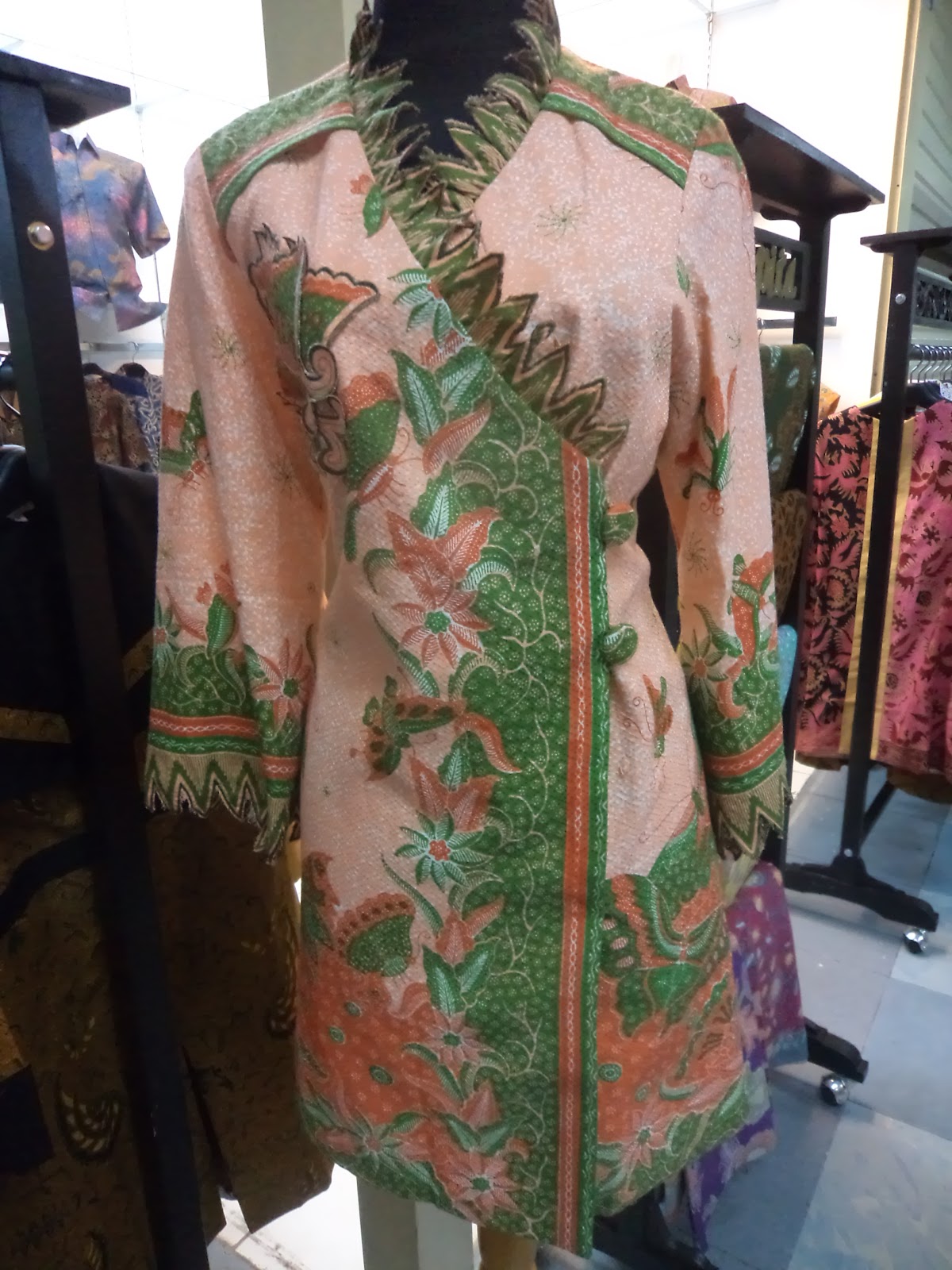 BATIK PUSPITA: model batik terbaru