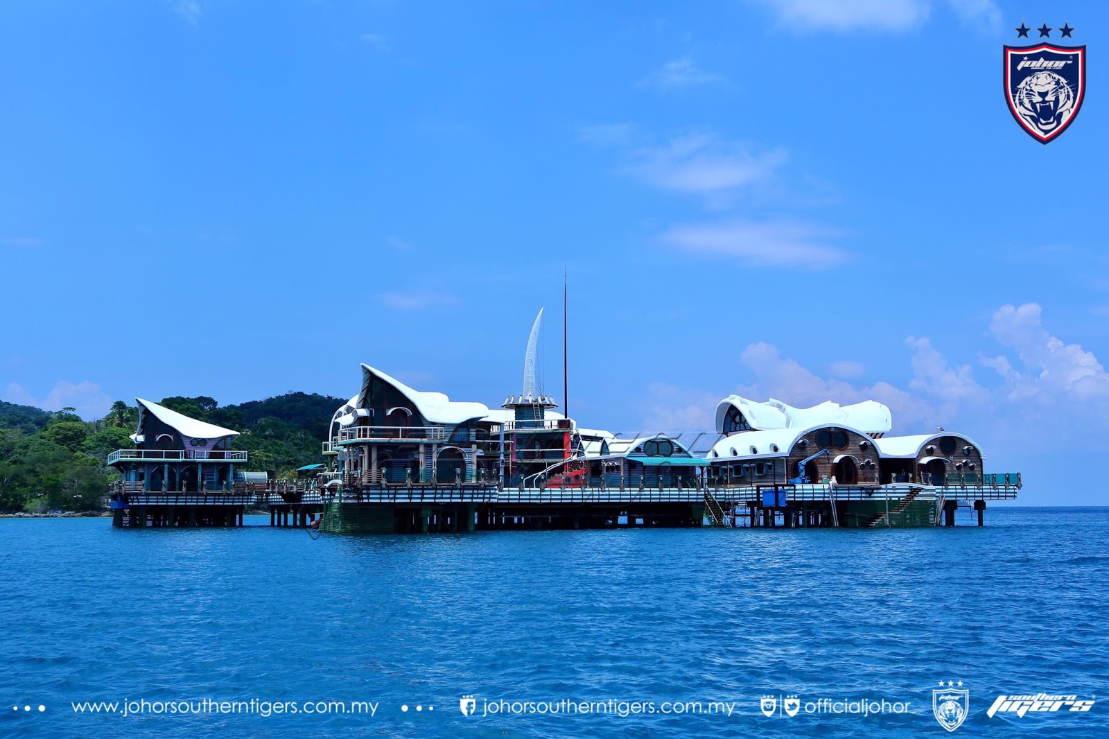 (34 GAMBAR) TAK TAU NAK PANGGIL Kelong ke Rumah ke Hotel Atas Laut ...