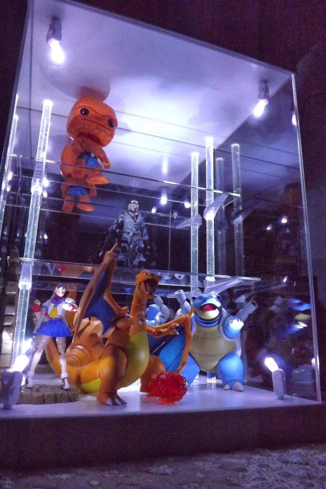 Koala Action Figures: Legend Studio Master Light House Display Case 03 ...