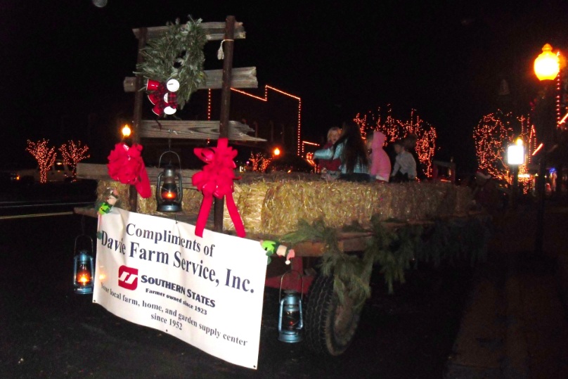 Travel NC With Kids: Christmas Hayride Through Downtown Mocksville, NC ...