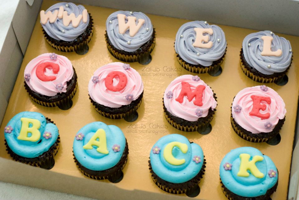 ZaLio Cakes: Welcome Back Cupcakes