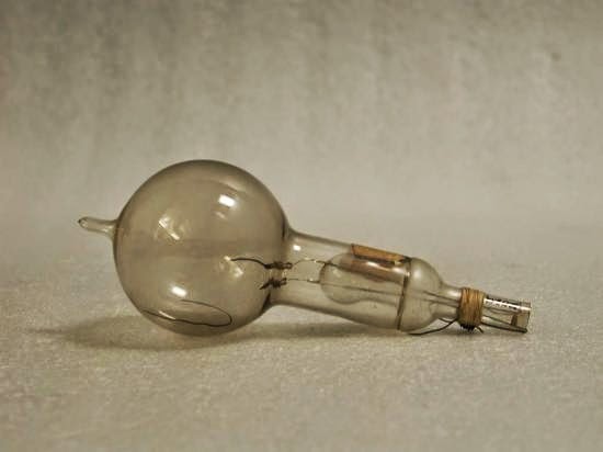 Heroes, Heroines, and History: Edison's Light Bulb Turns 139!