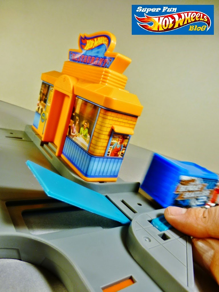 Super Fun Hot Wheels Blog: Hot Wheels City Pit Stop Station