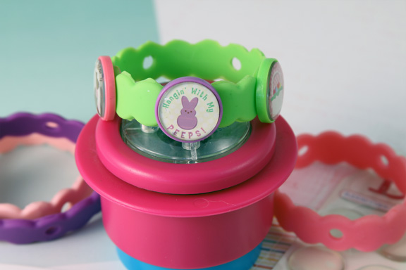 CraftyBandsBlog: Create an Easter Crafty Bands Bracelet!