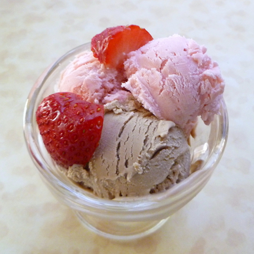 Cookistry: Whole Foods Friday: Strawberry and Balsamic Ice Cream