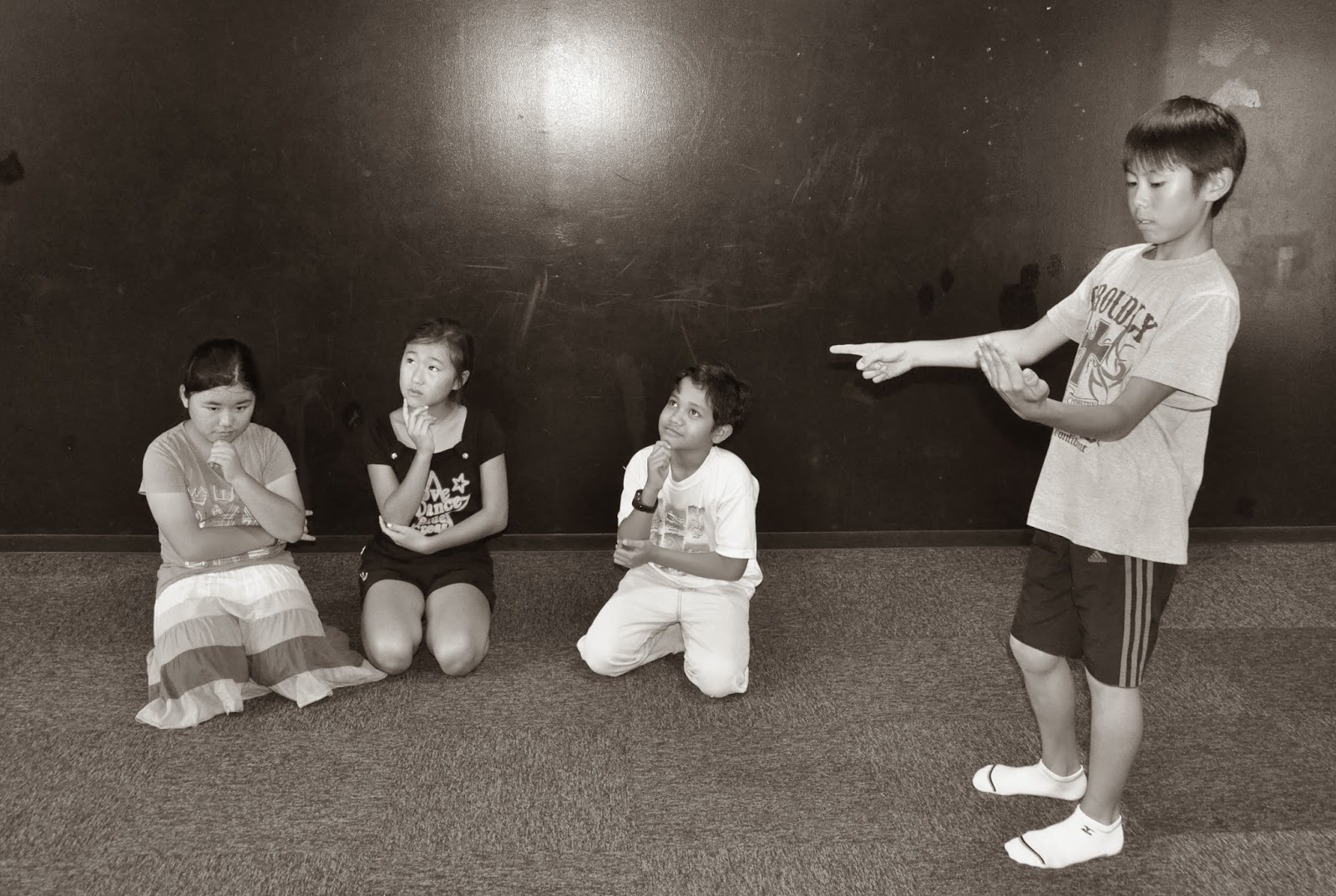 Nuria The Explorer of Children´s Literature in English: FREEZE FRAMES ...