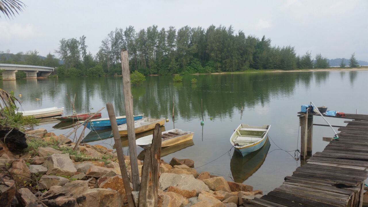 MEMANCING DI TELUK SARI, ENDAU, MERSING: October 2016