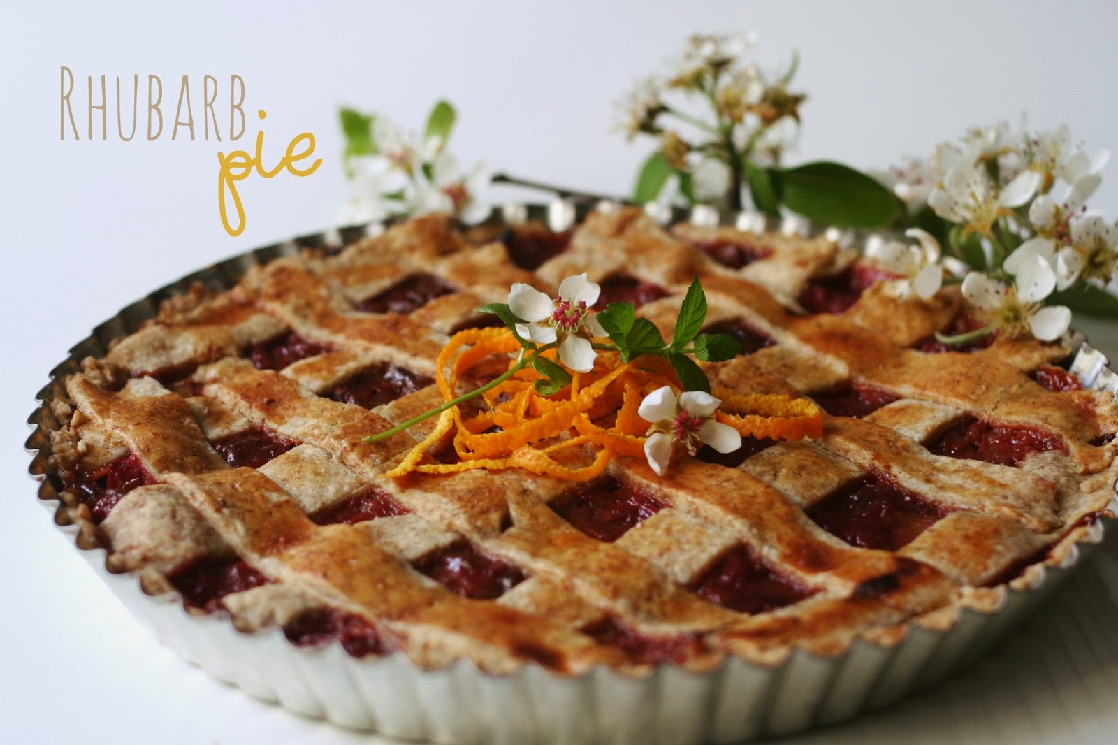Wholesome Girls: Rhubarb pie.